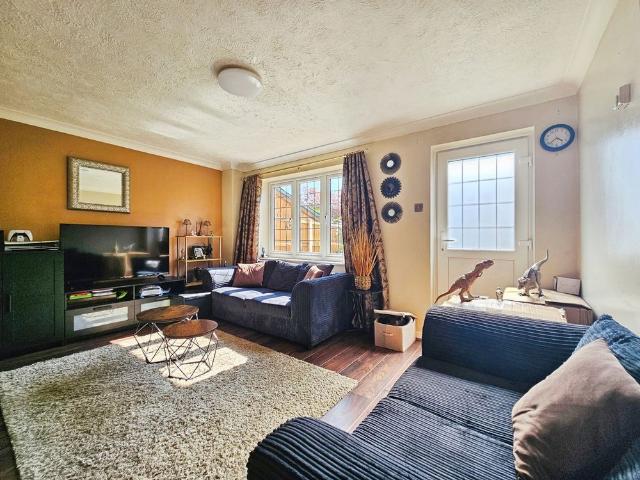 Maple Gardens, Staines upon Thames, Surrey, TW19 7BL