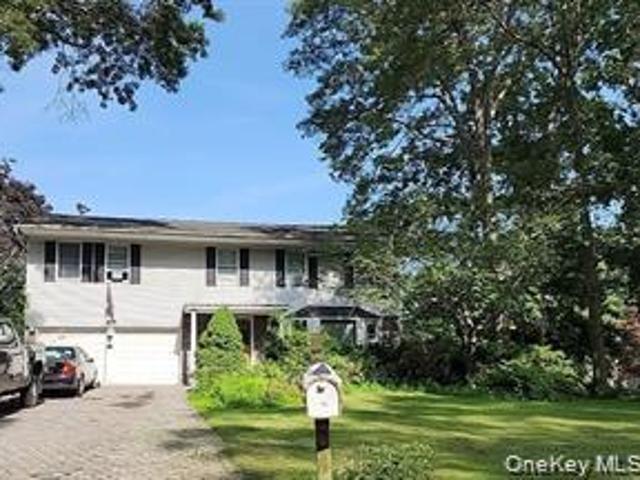 Maple Glen Ln