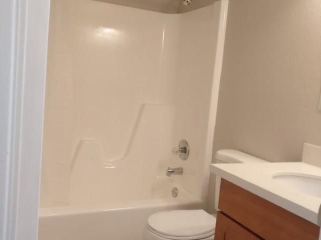 Maple Lane 2 Bedroom Apartment for Rent at 1605 Maple Ln, Kent, WA 98030