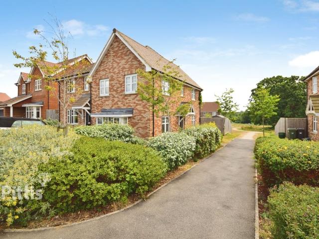 Maple Leaf Avenue, Ryde PO33, 3 bed semi detached house to rent, £1,300 pcm | PrimeLocation