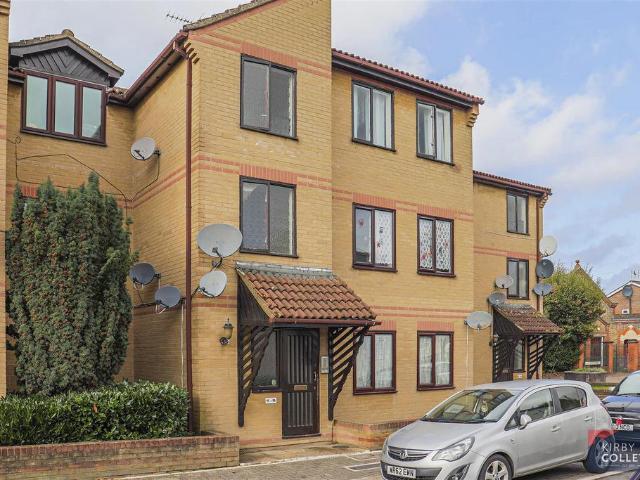 Maple Leaf Court,Cross Road,Waltham. 1 bed flat to rent £1,275 pcm £294 pw