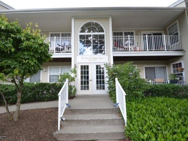 Maple Ln, Mount Arlington, Condo For Sale