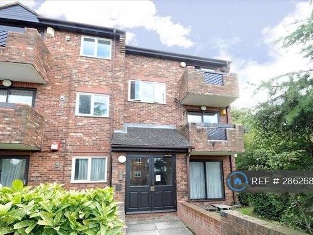 Maple Mews, London, SW16 2 bed flat to rent £2,200 pcm £508 pw