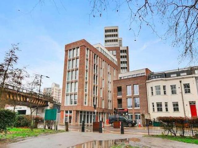 Maple Path, London, 2 Bedroom Apartment