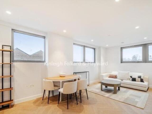 Maple Path, London, 3 Bedroom Flat