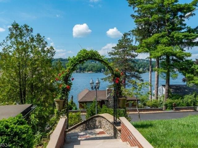 Maple Pkwy, Sparta, Home For Sale
