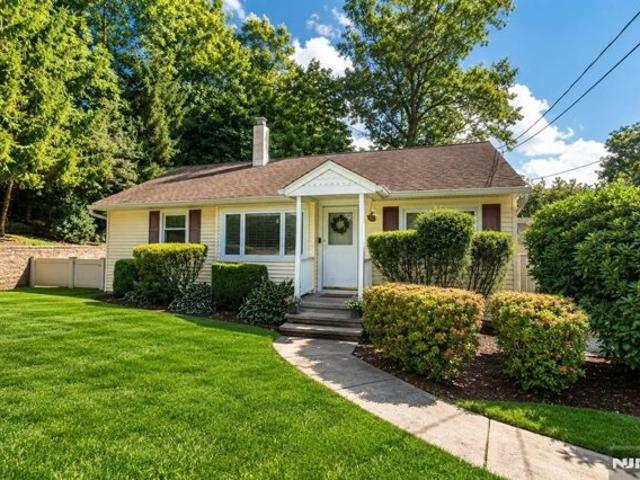 Maple Rd, Ringwood, Home For Sale