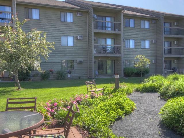 Maple Ridge Apartment Homes 1 Bedroom Apartment for Rent at 1695 County Road D E, White Bear Lake, MN 55109 White Bear Lake