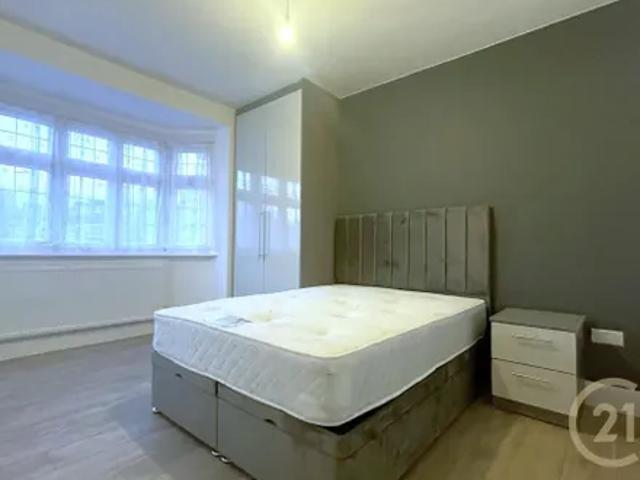 Maple Road, London, KT6 4RT, United Kingdom | Room for rent #166836823 | Rentberry
