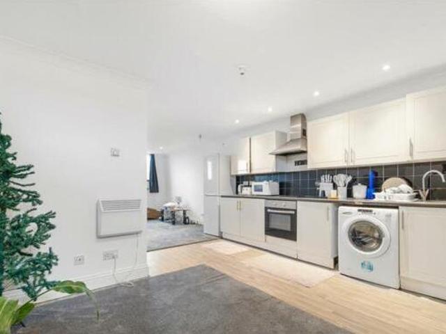 Maple Road, London, Studio Flat For