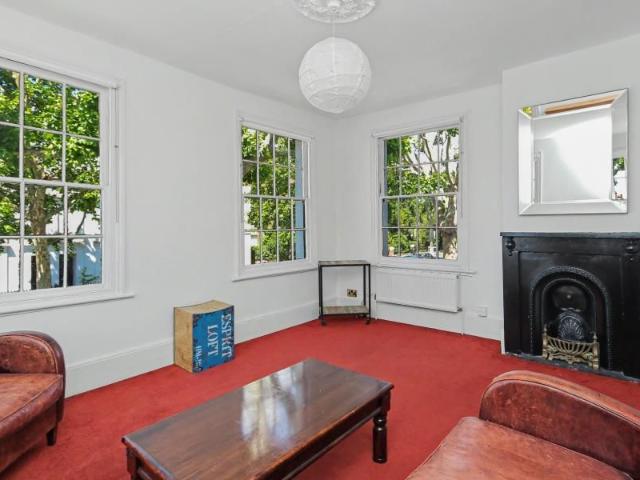 Maple Road, Surbiton KT6, 2 bed flat to rent, £1,750 pcm | PrimeLocation