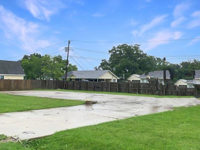 Maple St