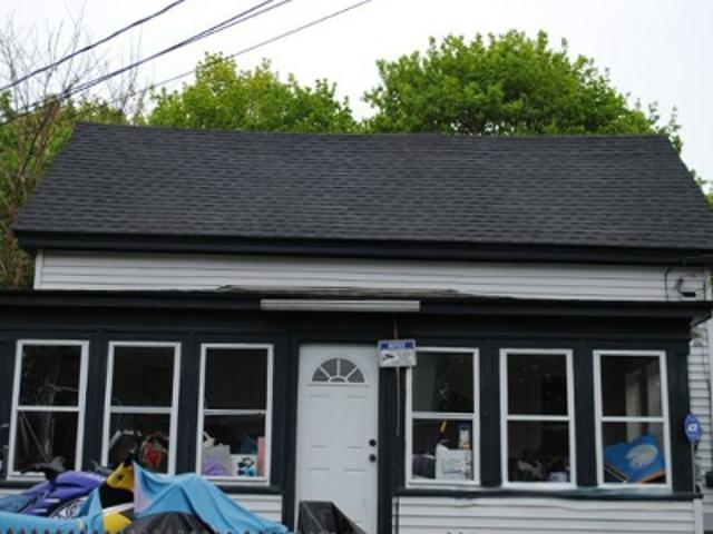 Maple St