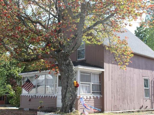 Maple St, Lincoln, Home For Sale