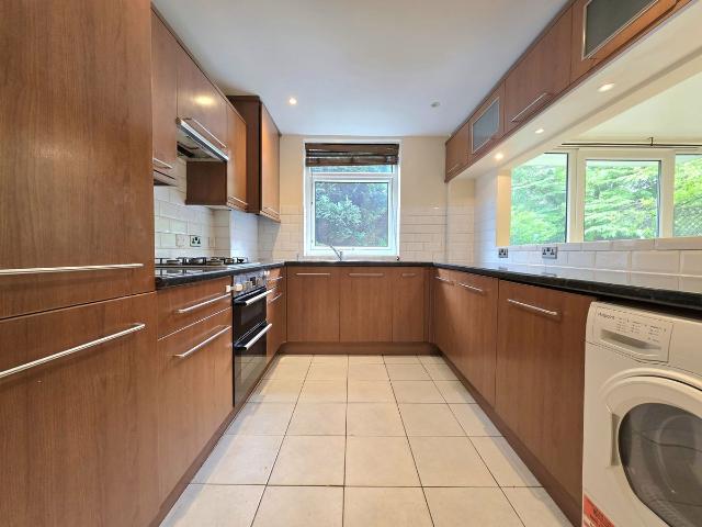 Mapledene, Kemnal Road, Chislehurst, Kent BR7, 2 bed flat to rent, £1,600 pcm | PrimeLocation