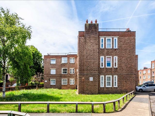 Mapledene Road, Hackney E8, 3 bed flat to rent, £3,701 pcm | PrimeLocation