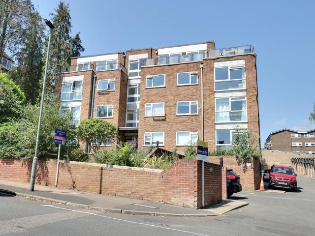 Maplehurst, Bromley BR2 1 bed apartment to rent £1,450 pcm £335 pw