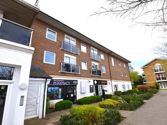 Maplehurst Close, Dartford DA2 2 bed flat to rent £1,650 pcm £381 pw