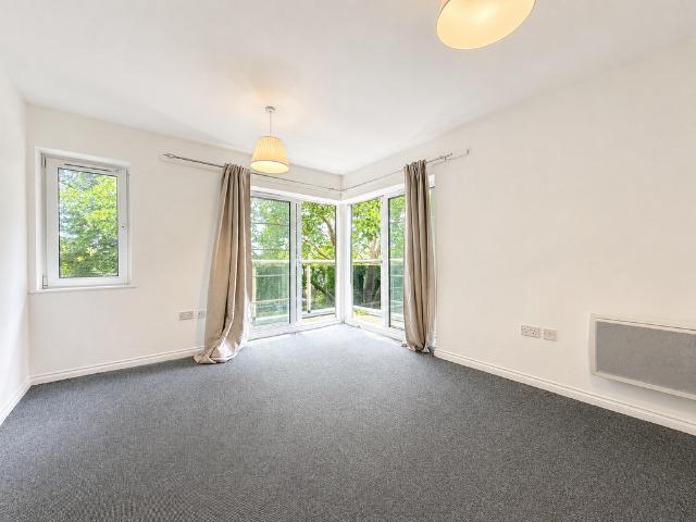 Maplehurst Close, Dartford, DA2 2 bed flat to rent £1,650 pcm £381 pw
