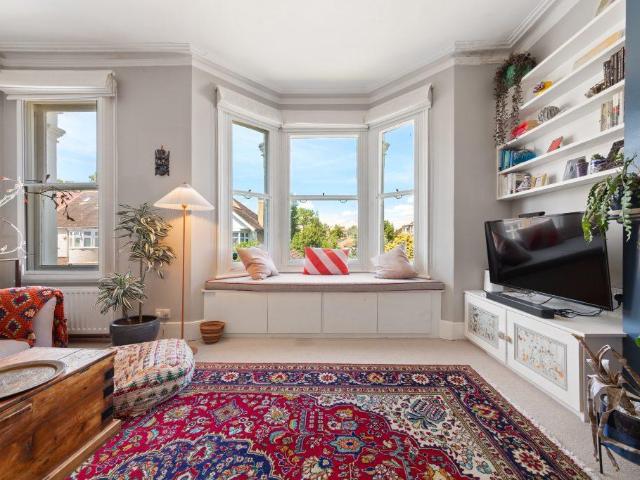Maplestead Road, London SW2 2 bed maisonette to rent £2,600 pcm £600 pw