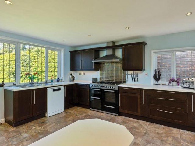 Maplescombe Lane, Farningham, DA4 0JY 5 bed detached house to rent £2,900 pcm £669 pw