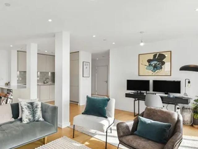 Mapleton Crescent, London, SW18 4GY, United Kingdom | 2 bed apartment for rent #137836465 | Rentberry