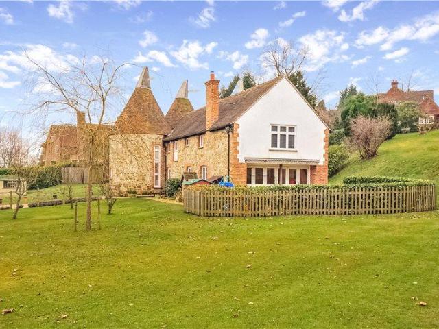 Mapleton Road, Westerham, Kent, TN16 5 bed detached house to rent £5,250 pcm £1,212 pw