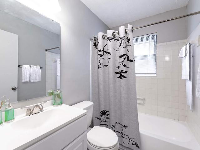 Maplewood 3 Bedroom Apartment for Rent at 4860 Fegenbush Ln, Louisville, KY 40228