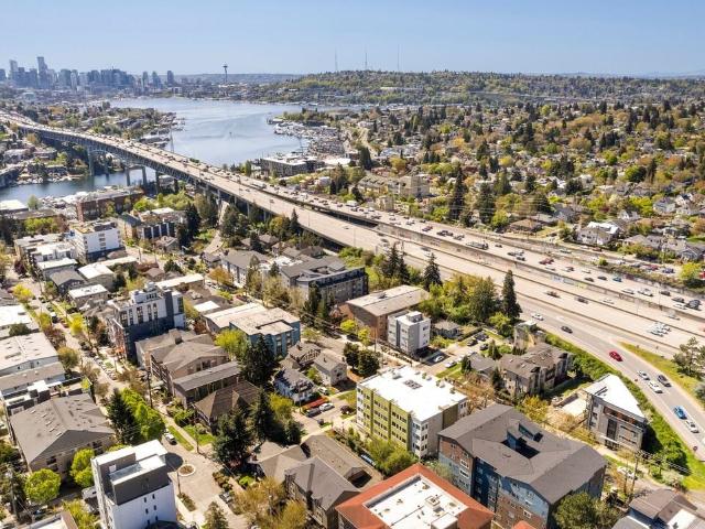 Maplewood Apartments 3 Bedroom Apartment for Rent at 4253 7th Ave Ne, Seattle, WA 98105 University District