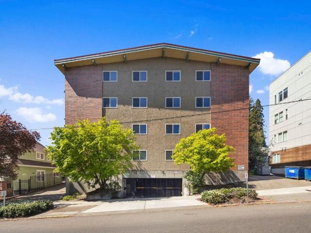Maplewood Apartments One Month Free! 3 Bedroom Apartment for Rent at 4253 7th Ave Ne, Seattle, WA 98105 University District