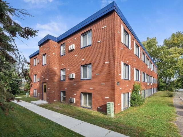 Maplewood Manor 1 Bedroom Apartment for Rent at 2271 Atlantic St, Maplewood, MN 55109 Maplewood Oakdale