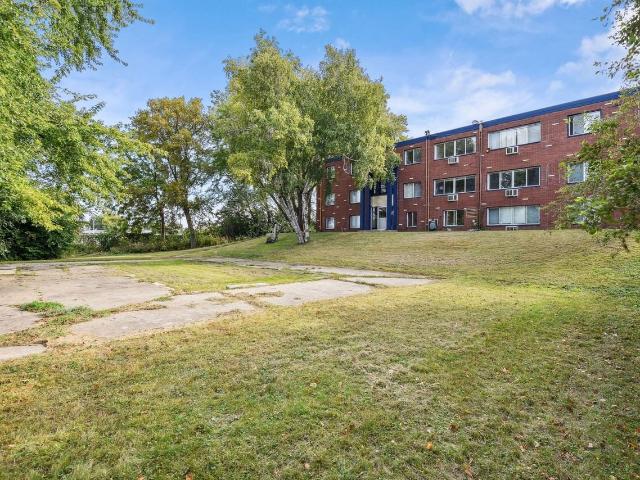 Maplewood Manor 1 Bedroom Apartment for Rent at 2271 Atlantic St, Maplewood, MN 55109 Maplewood Oakdale
