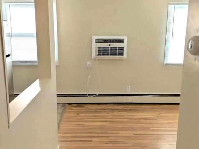 Maplewood Manor 1 Bedroom Apartment for Rent at 2271 Atlantic St, Maplewood, MN 55109 Maplewood Oakdale