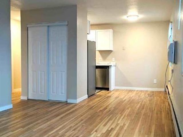 Maplewood Manor 1 Bedroom Apartment for Rent at 2271 Atlantic St, Maplewood, MN 55109 Maplewood Oakdale