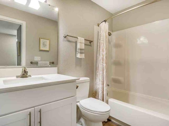 Maplewood Park Studio Apartment for Rent at 3815 Ne 4th St, Renton, WA 98056