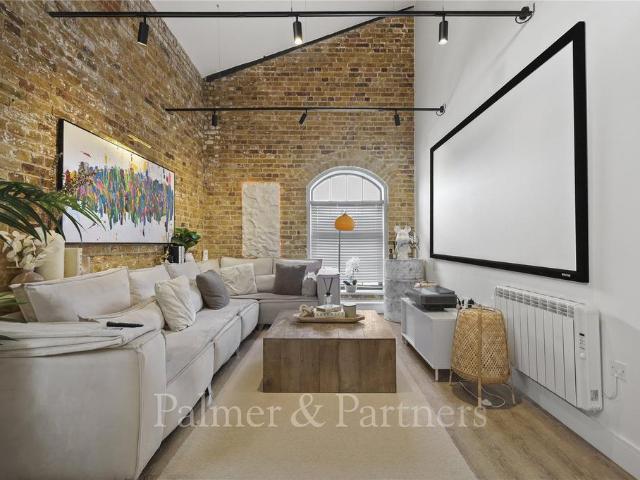 Maponite Buildings, Hawkins Road. 2 bed penthouse to rent £1,450 pcm £335 pw