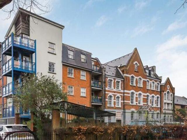 Martello Street, London, 3 Bedroom Apartment