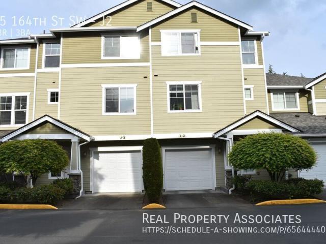 Martha Lake Townhome