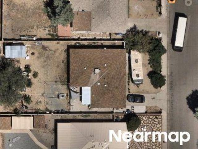 Martha St NE