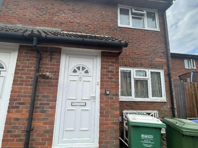 Martham Close, Thamesmead 2 bed terraced house to rent £1,900 pcm £438 pw
