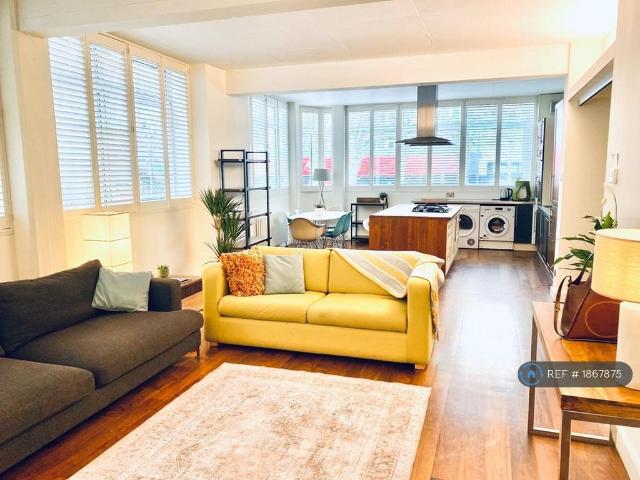 Martha's Buildings, London, EC1V 1 bed flat to rent £2,850 pcm £658 pw