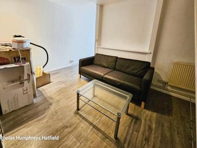 Martin Close, Hatfield, AL10