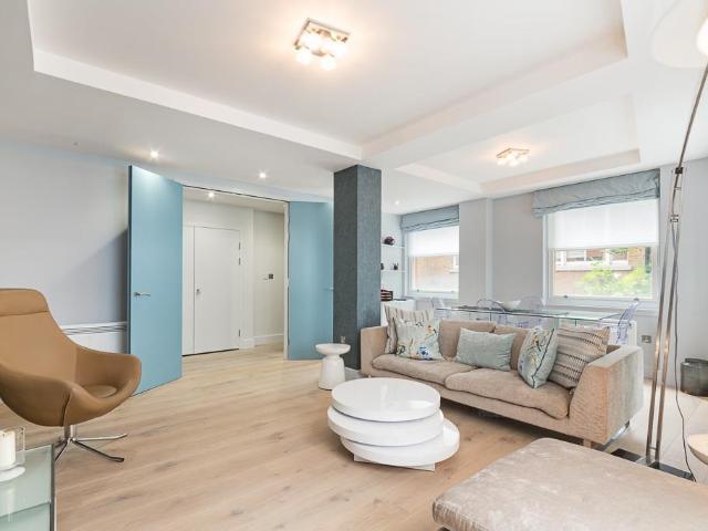 Martin Lane, London, EC4R. 2 bed flat to rent £4,008 pcm £925 pw