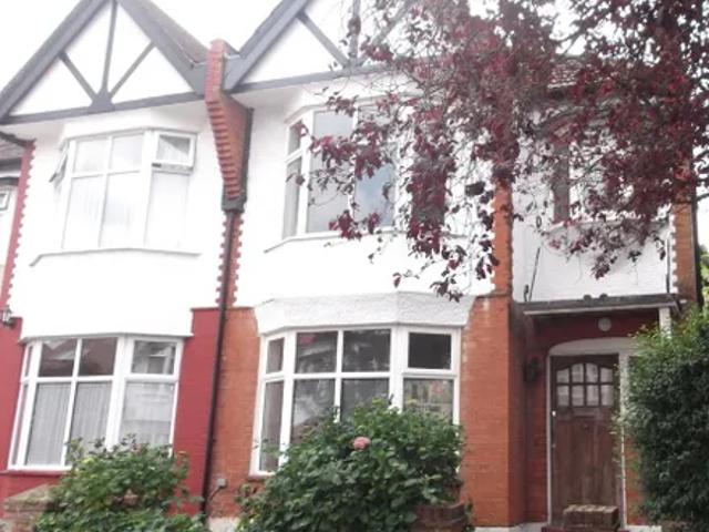 Martin Primary School, Church Lane, London, N2 9JP, United Kingdom | 3 bed duplex for rent #165461601 | Rentberry