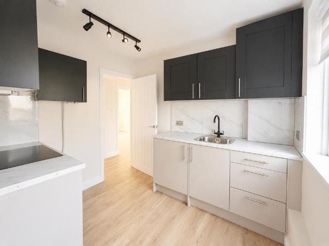Martin Way, Morden SM4 2 bed flat to rent £1,550 pcm £358 pw