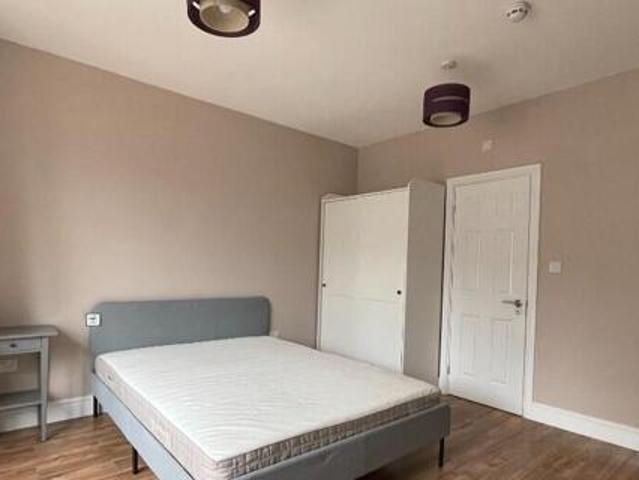 Martin Way, London, 1 Bedroom House