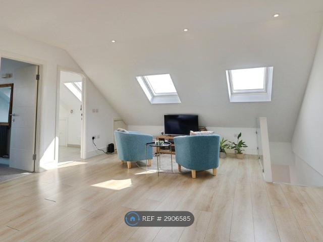 Martin Way, London SW20, 1 bed flat to rent, £1,550 pcm | PrimeLocation