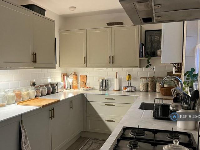 Martin Way, London, SW20 4 bed terraced house to rent £3,850 pcm £888 pw