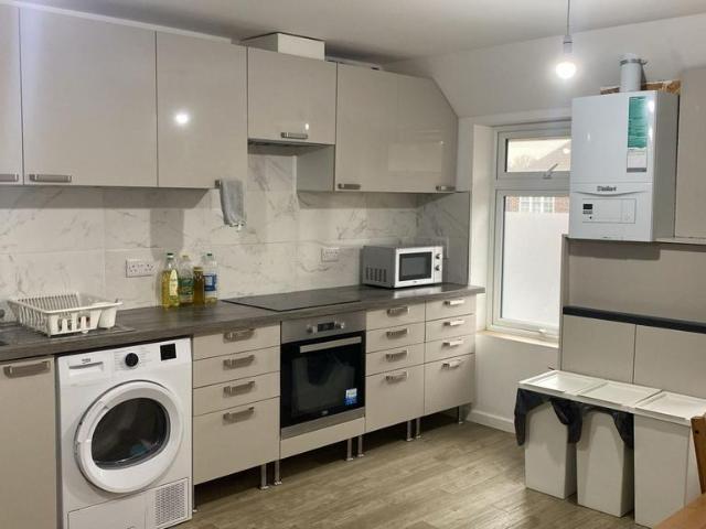 Martin Way, Wimbledon SW20 3 bed apartment to rent £2,817 pcm £650 pw
