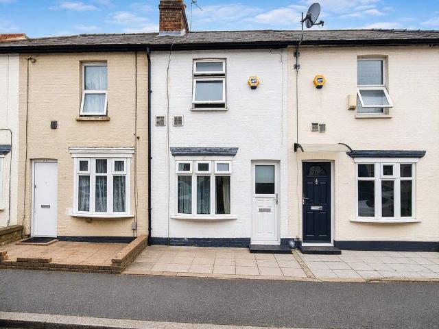 Martindale Road, Hounslow, TW4 2 bed terraced house to rent £1,995 pcm £460 pw